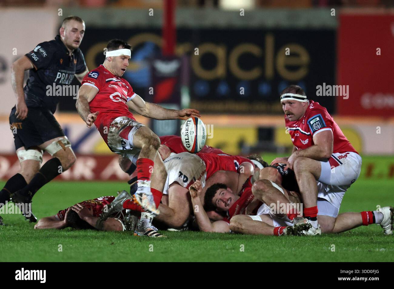 Gareth Davies of Scarlets in action. United Rugby Championship ...