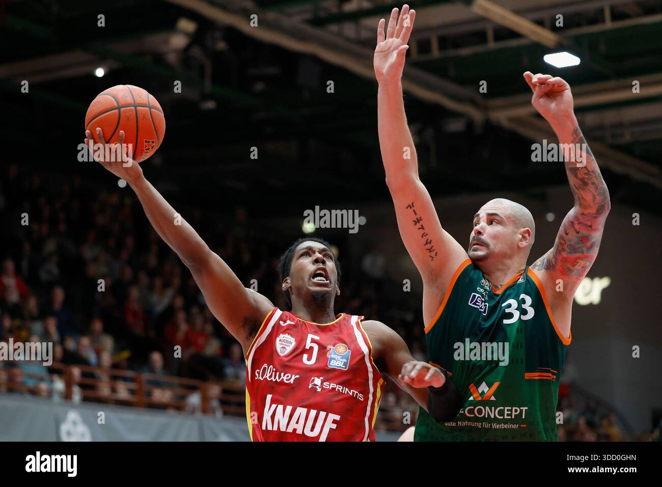 v. l. n. r.: Marcus Carr (Fitness First Wuerzburg Baskets, 5) and Maik ...