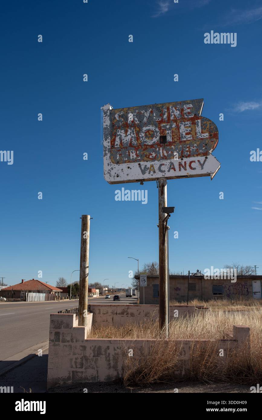 Vintage motel sign hi-res stock photography and images - Alamy