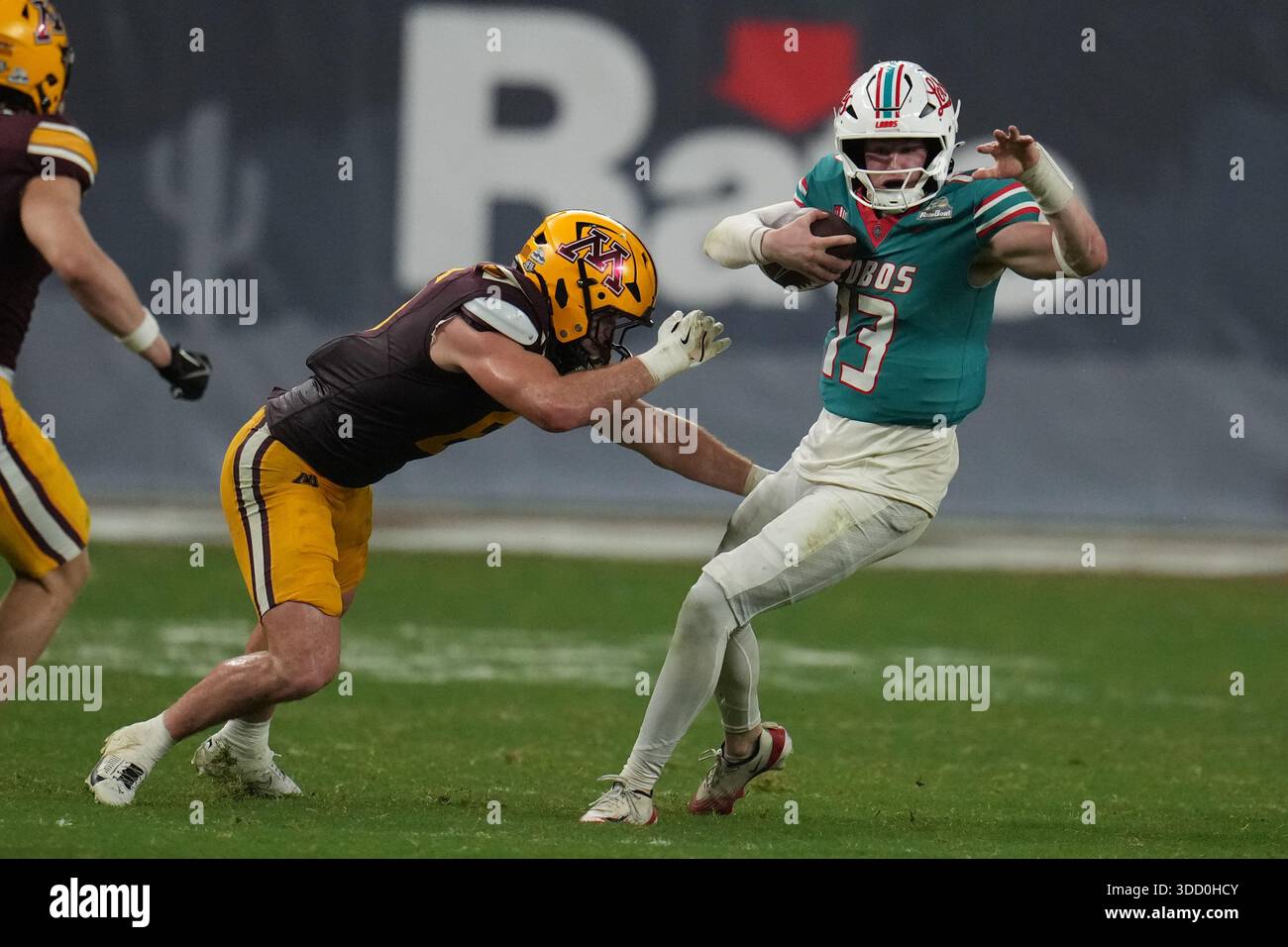 New Mexico quarterback James Laubstein (13) avoids Minnesota linebacker ...