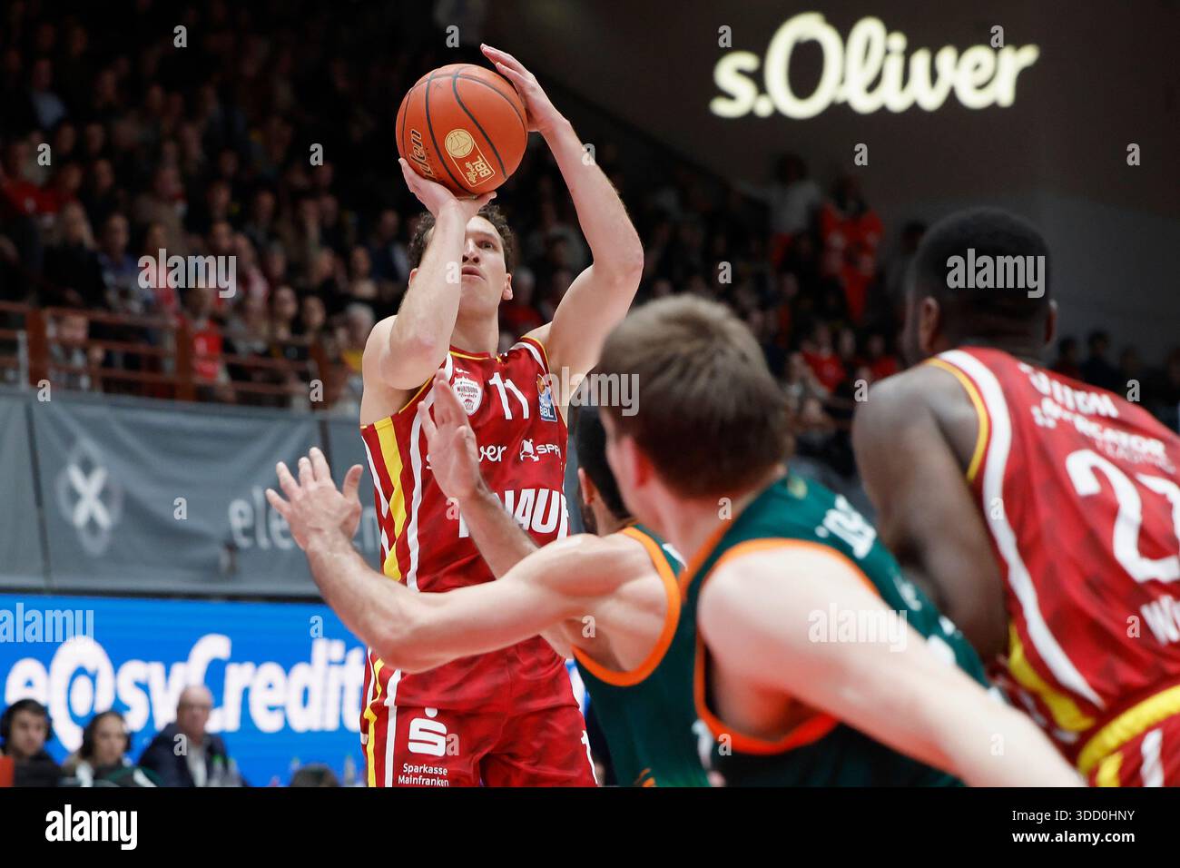 v. l. n. r.: Brae Ivey (Fitness First Wuerzburg Baskets, 11), 26.12. ...
