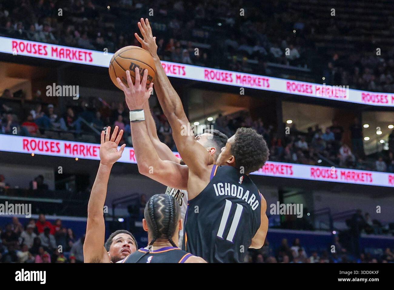 New Orleans Pelicans forward Karlo Matkovic, left, attempts a layup ...