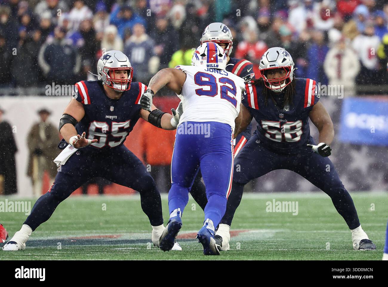 New England Patriots center Garrett Bradbury (65) and guard Jared ...