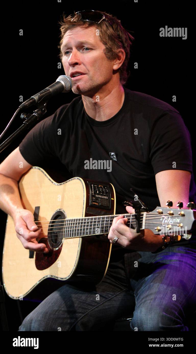 June 9, 2010 - Nashville, TN - Craig Morgan held his annual fan club ...