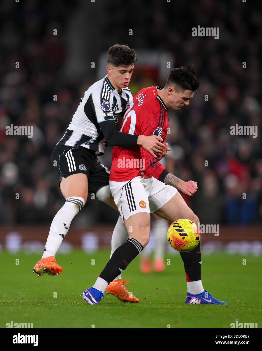 Newcastle United's Lewis Miley and Manchester United's Benjamin Sesko ...