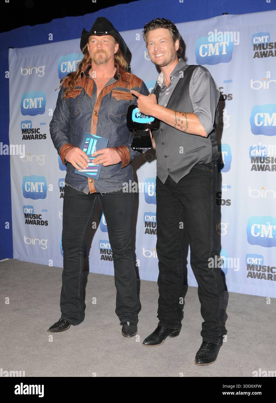 09 June 2010 - Nashville, Tennessee - Trace Adkins and Blake Shelton ...