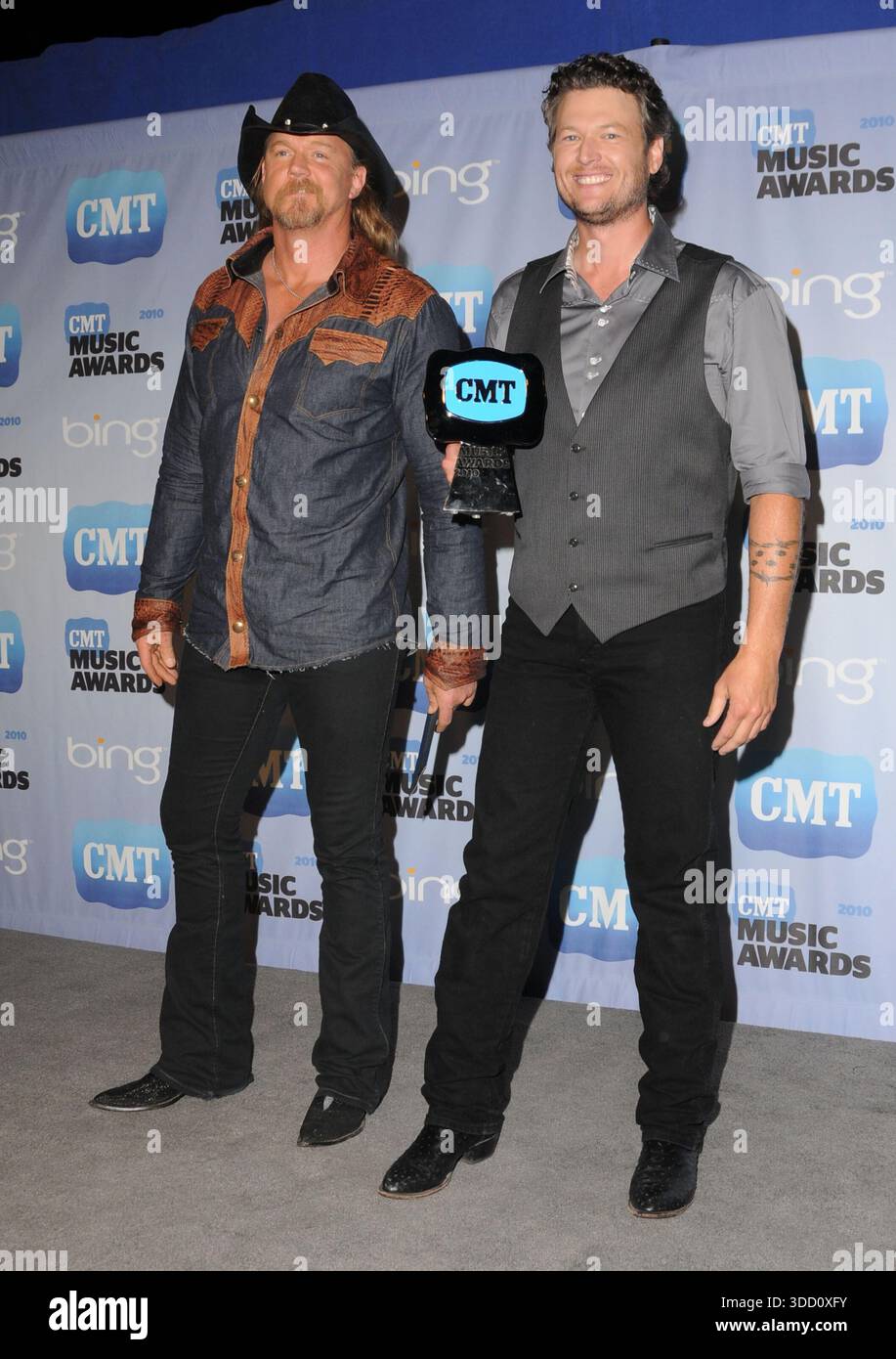 09 June 2010 - Nashville, Tennessee - Trace Adkins and Blake Shelton ...