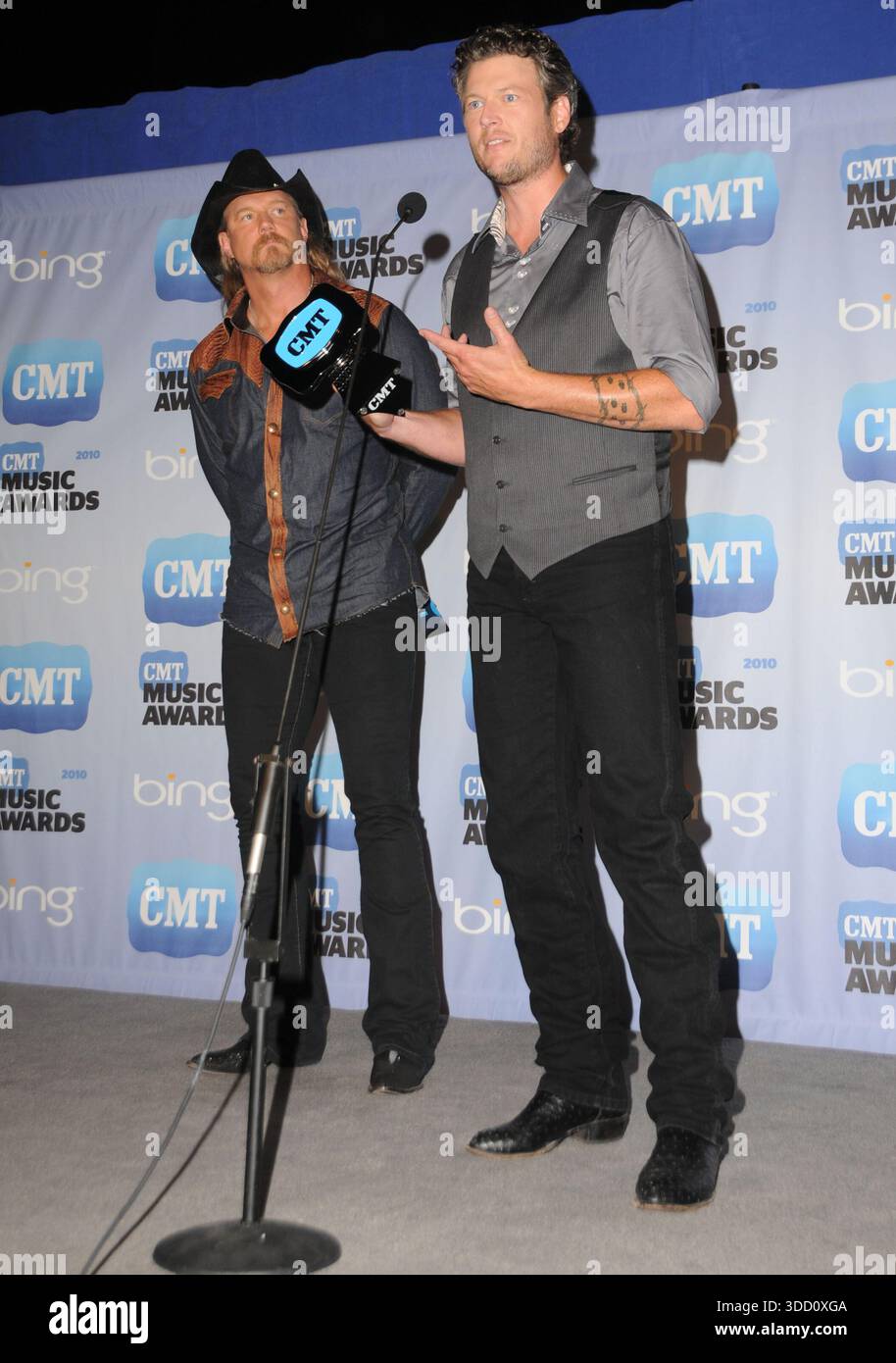 09 June 2010 - Nashville, Tennessee - Trace Adkins and Blake Shelton ...