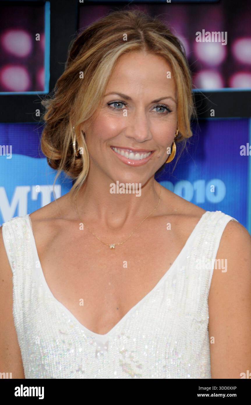 09 June 2010 - Nashville, TN - Sheryl Crowe. 2010 CMT Music Awards held ...
