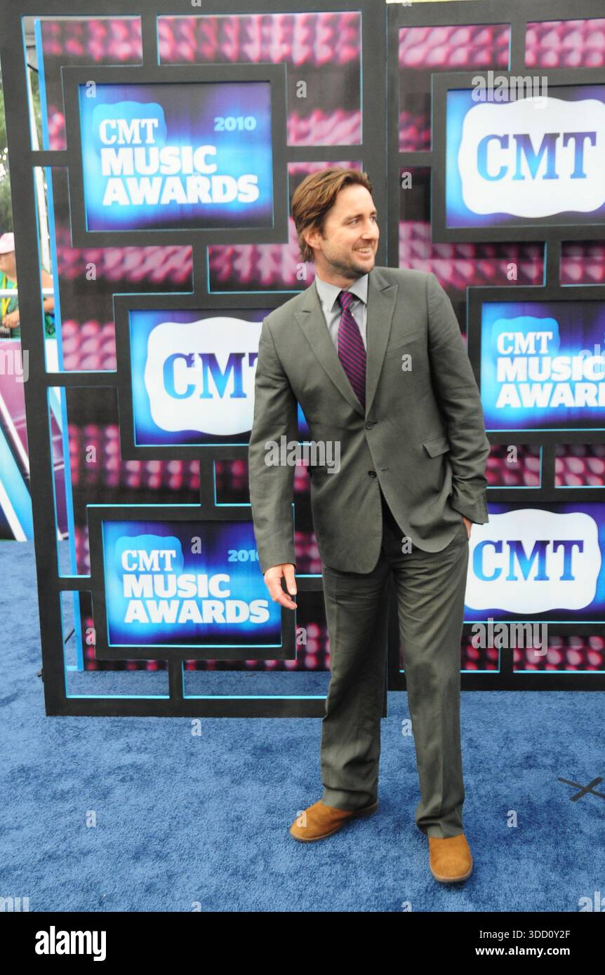 10 June 2010 - Nashville,TN - Luke Wilson on the blue carpet at the ...
