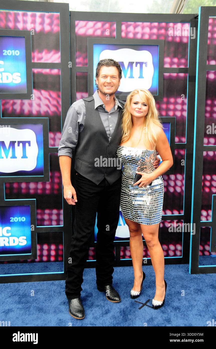 10 June 2010 - Nashville,TN - Blake Shelton and Miranda Lambert on the ...