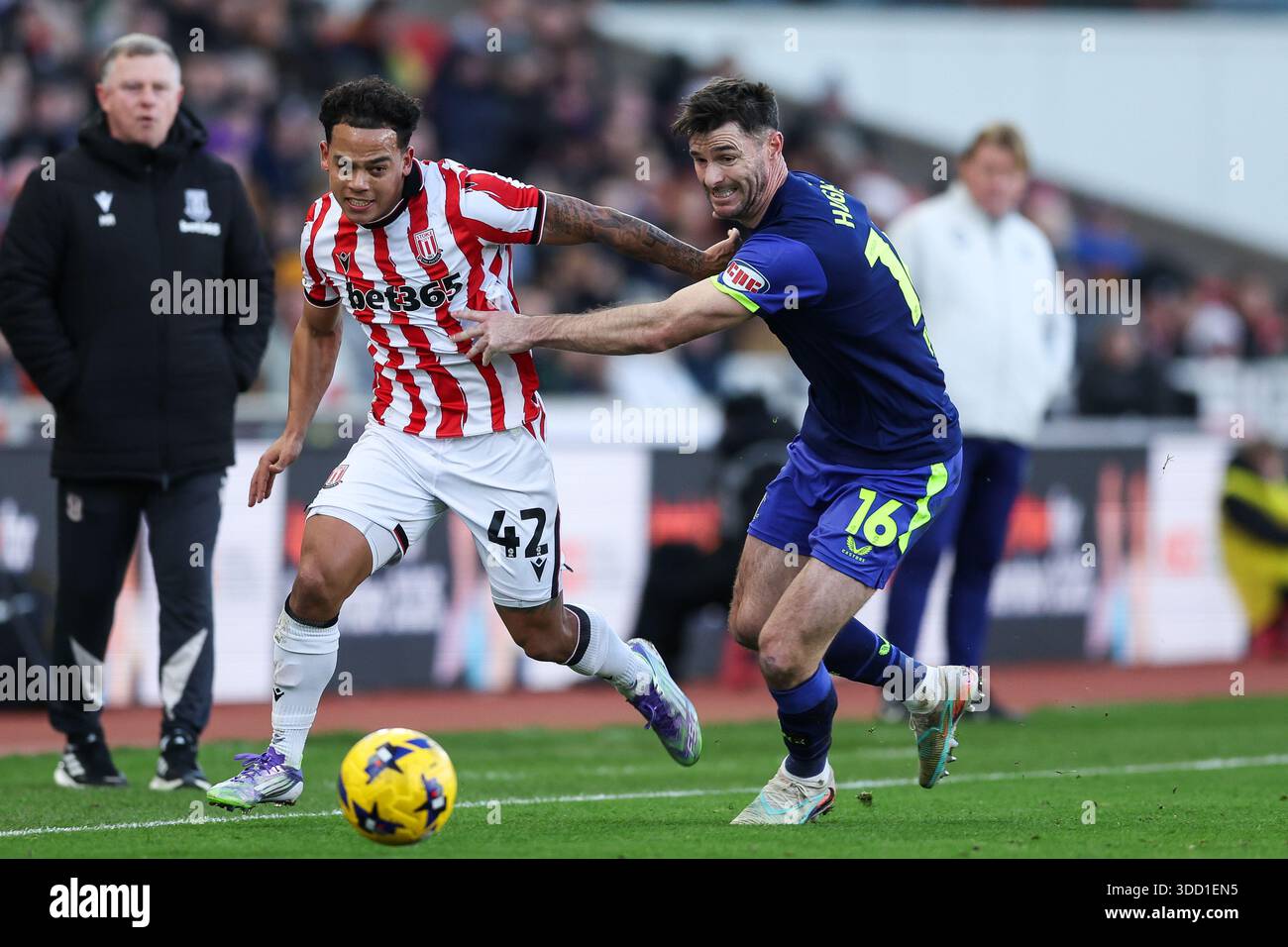 Stoke City's Million Manhoef and Preston North End's Andrew Hughes ...