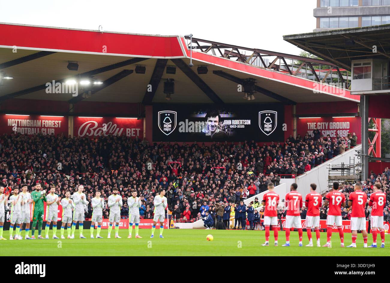 Nottingham Forest and Manchester City players during a moments applause ...
