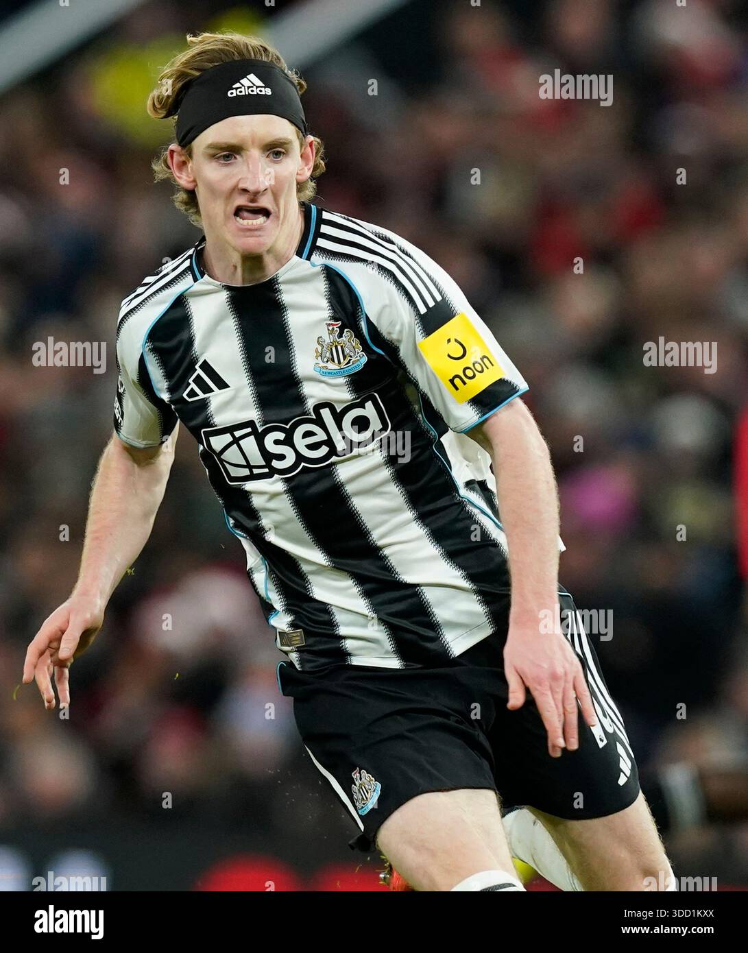 Manchester, England, 26th December 2025. Anthony Gordon of Newcastle ...