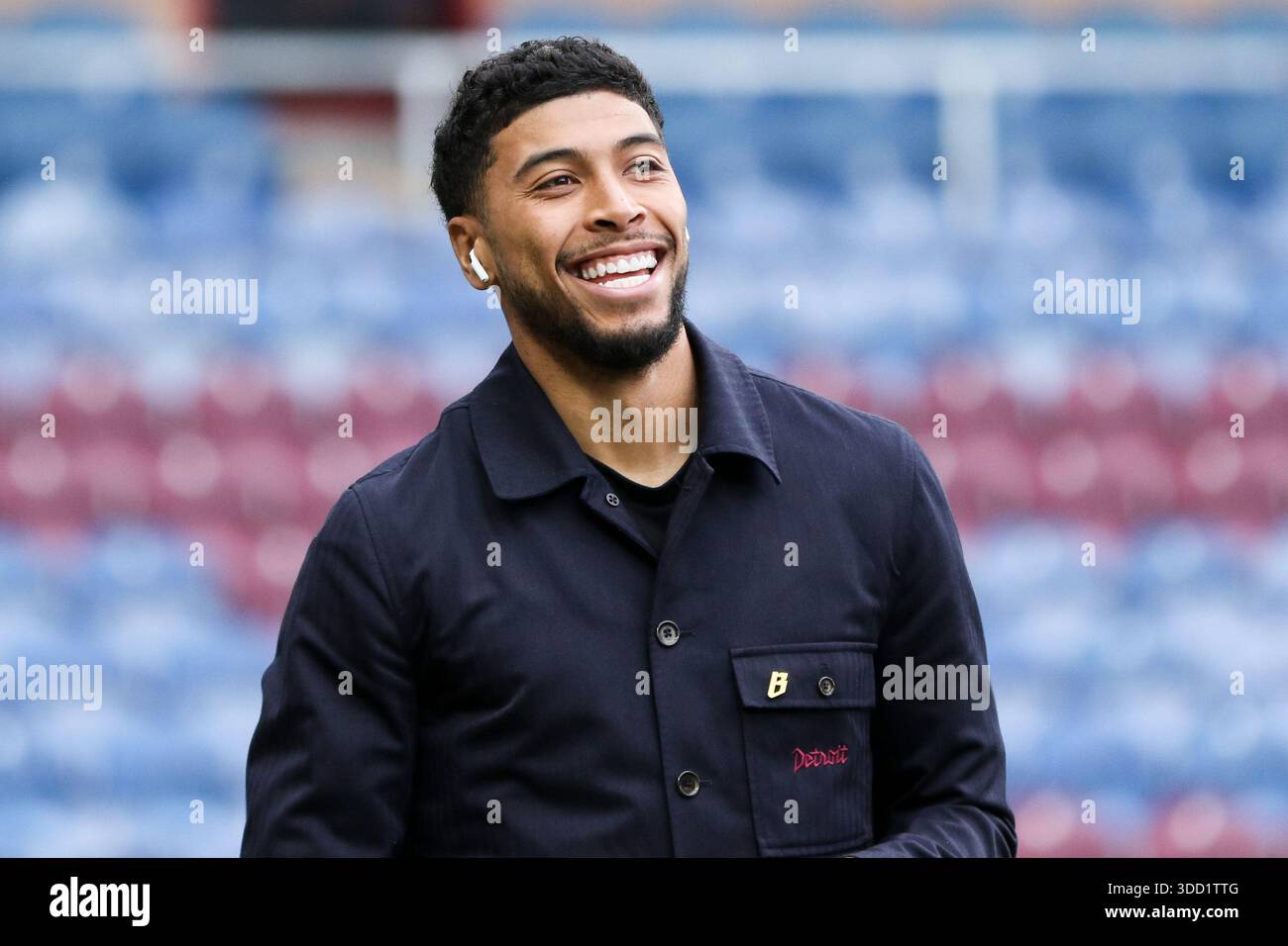 Josh Laurent (29 Burnley) before the Premier League match between ...