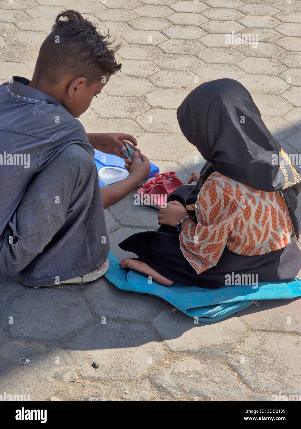Iraqi children hardship hi-res stock photography and images - Alamy