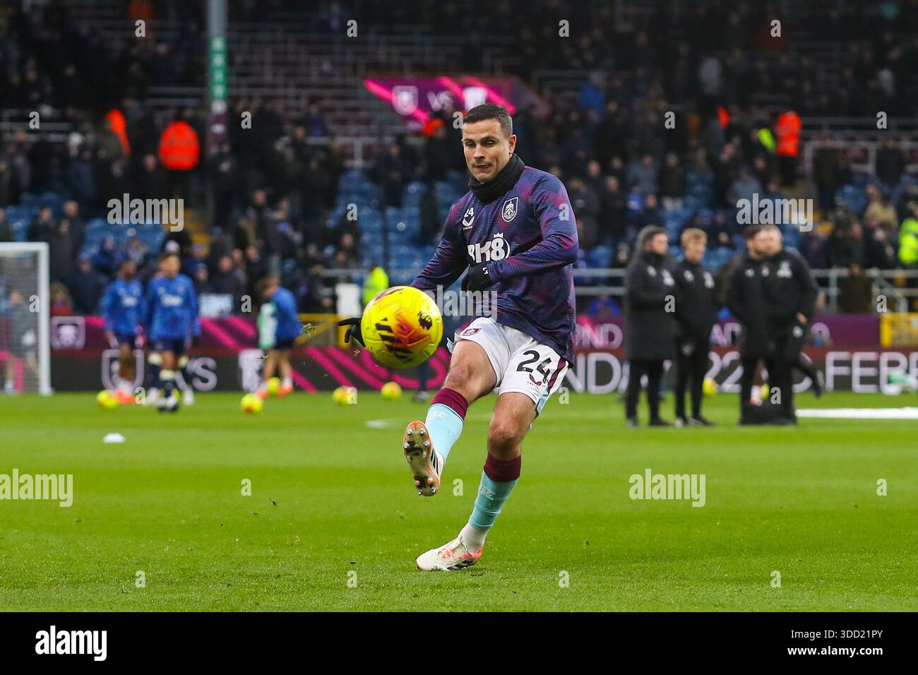 Josh Cullen Of Burley warms up during the Burnley v Everton Premier ...