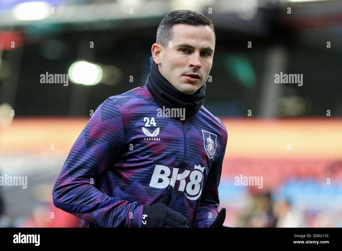 Josh Cullen (24 Burnley) before the Premier League match between ...