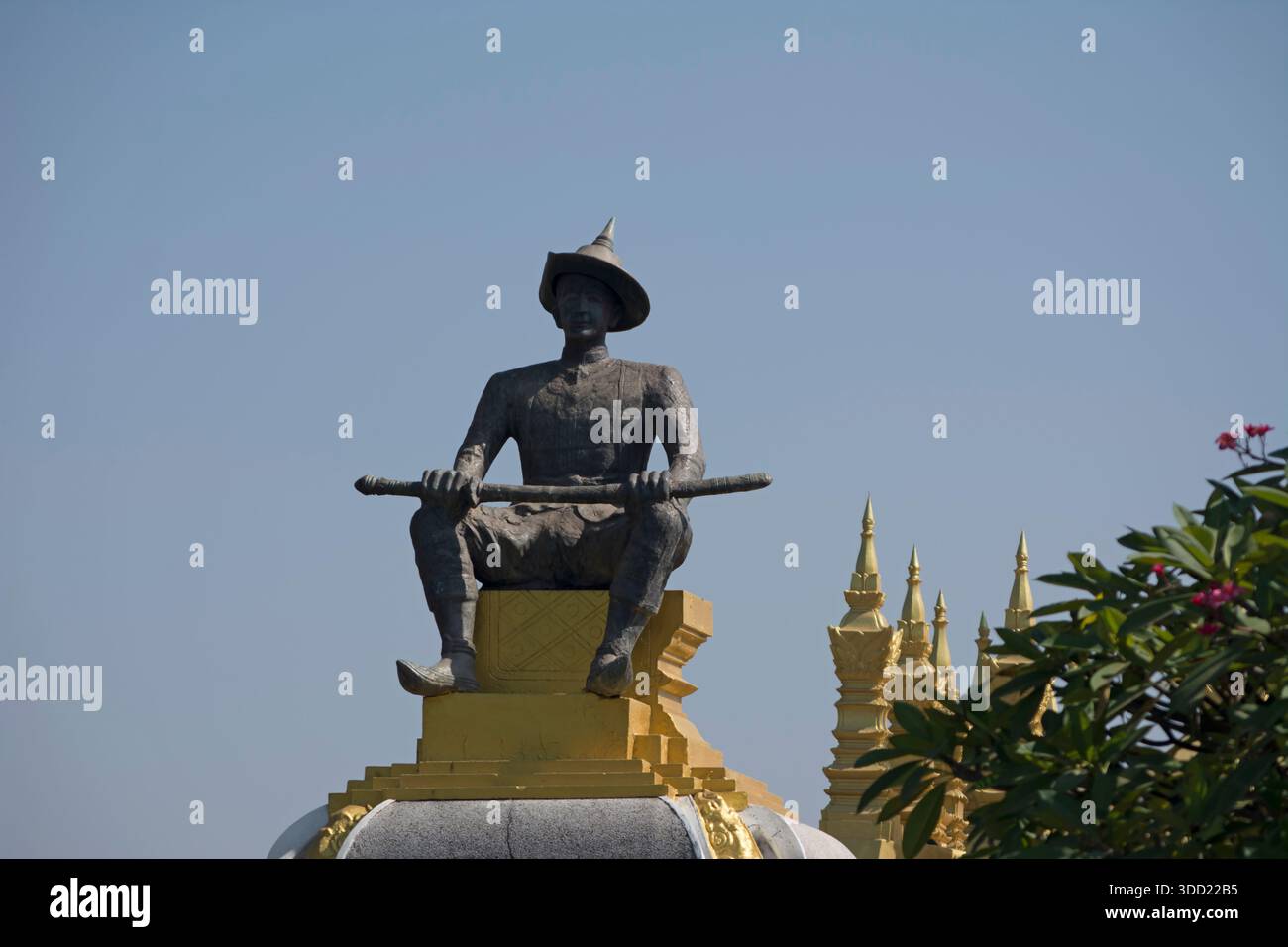 statue of setthathirath, the 16th-century king of laos, at the temple ...