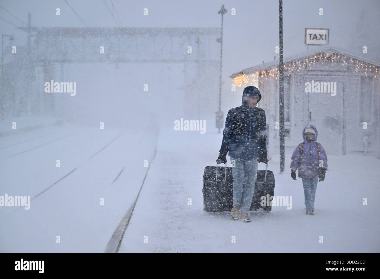 Snowy, windy and cancelled departures at the train station in Åre as ...