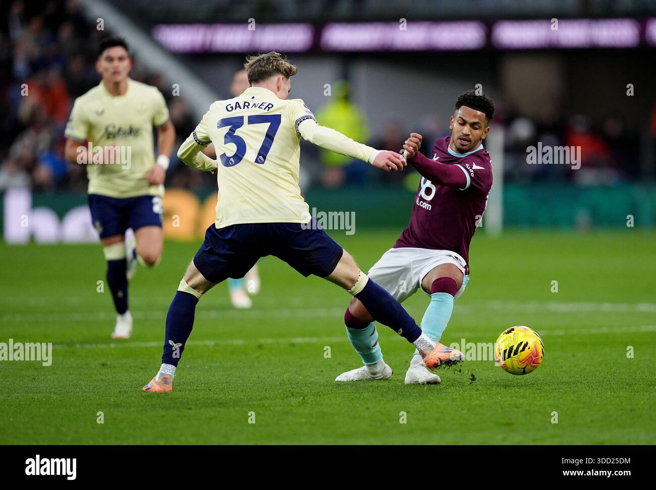 Everton's James Garner (left) and Burnley's Marcus Edwards (right ...