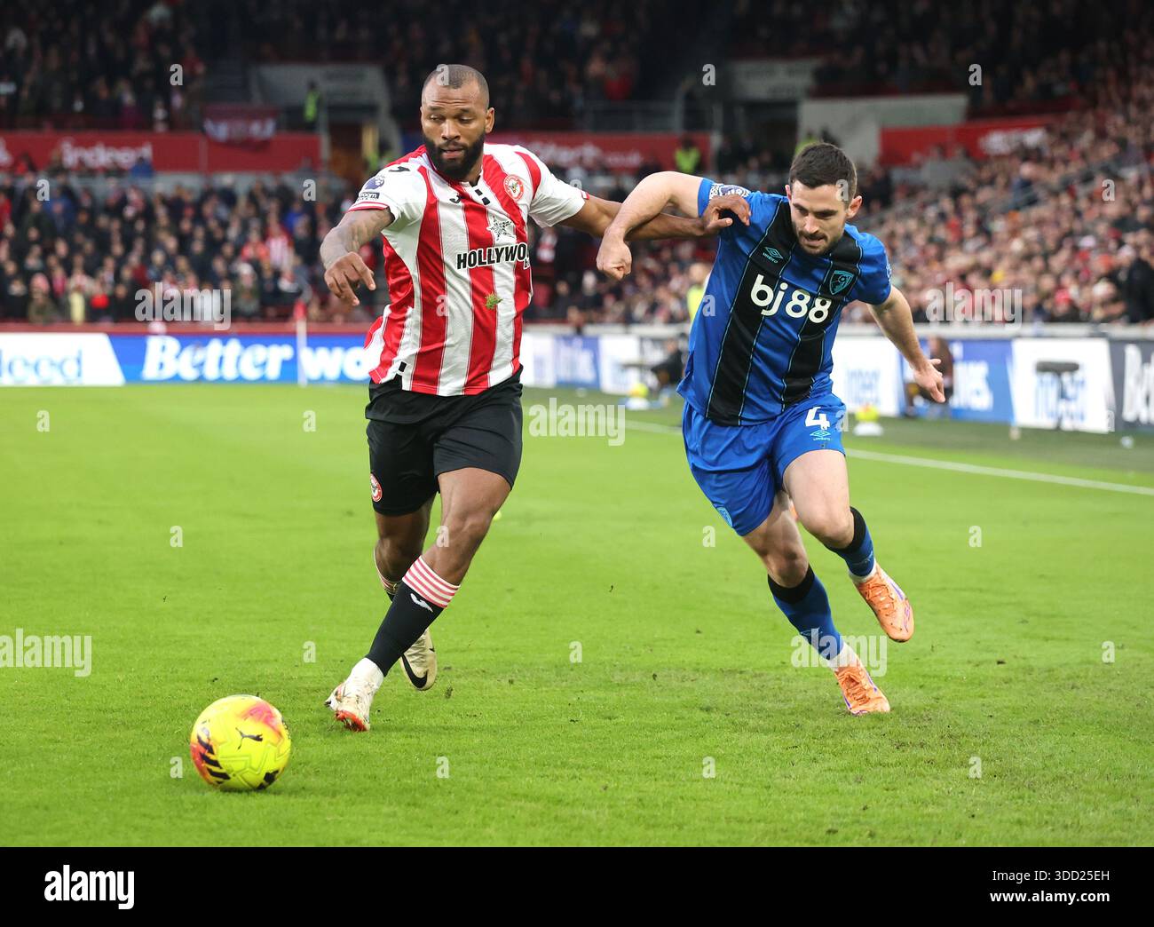 Brentford's Igor Thiago (left) and Bournemouth's Lewis Cook battle for ...