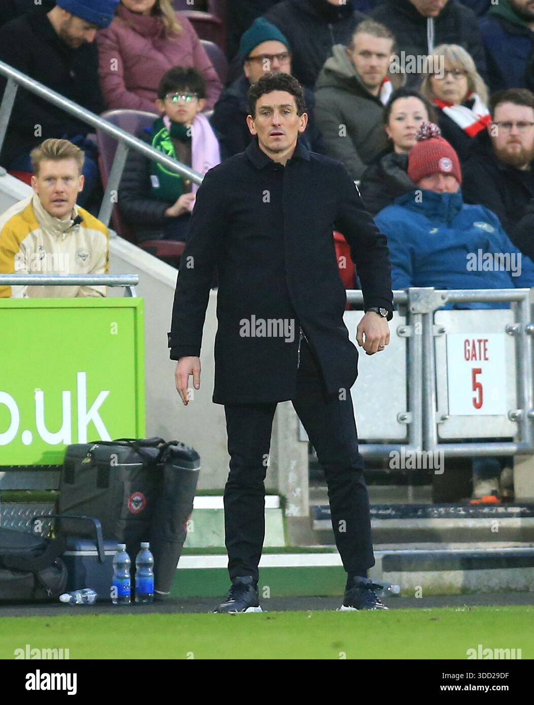 Brentford manager Keith Andrews during the Premier League match at the ...
