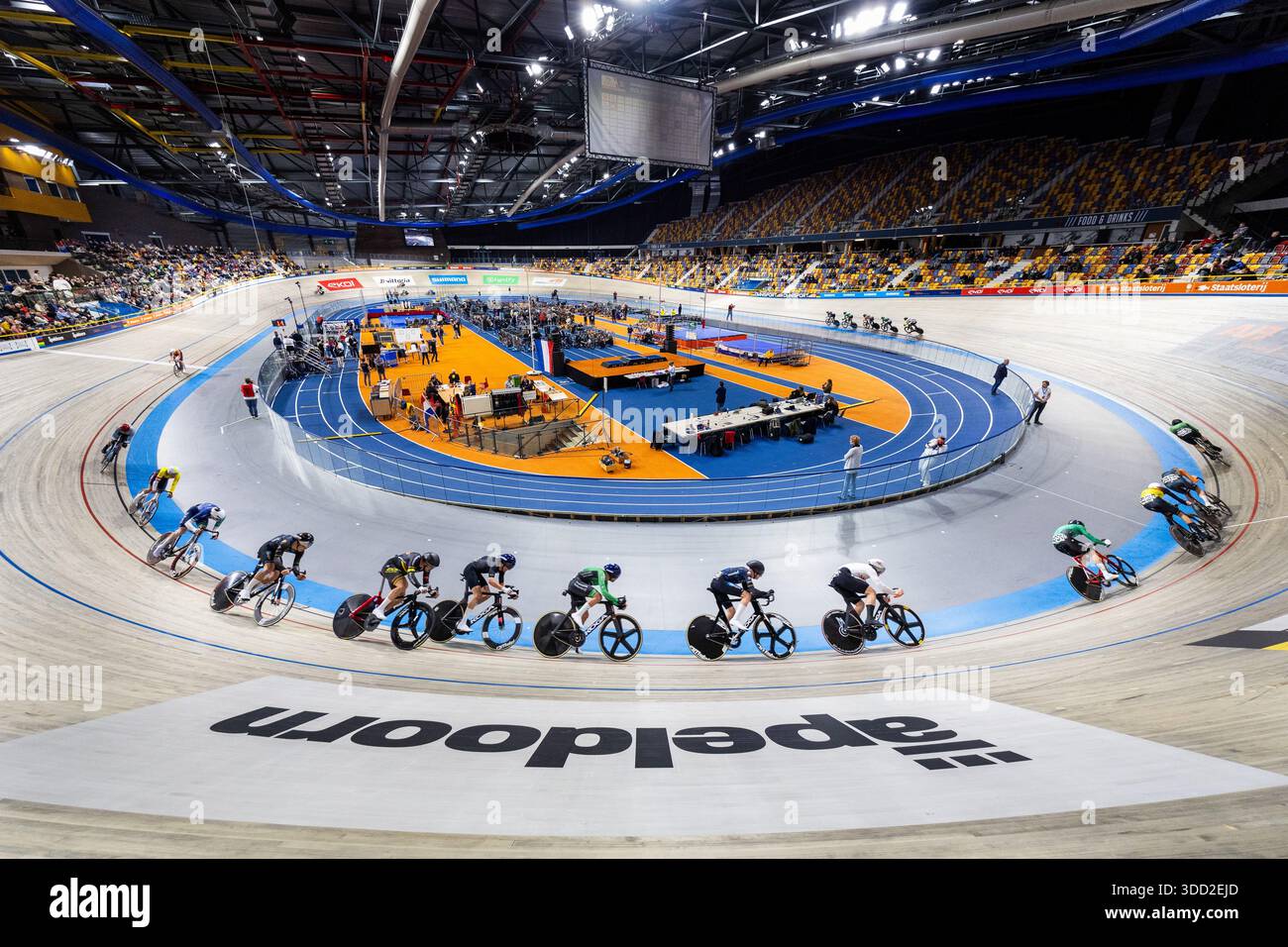 APELDOORN - Vincent Hoppezak (m) and Jeffrey Hoogland (m) will be among ...