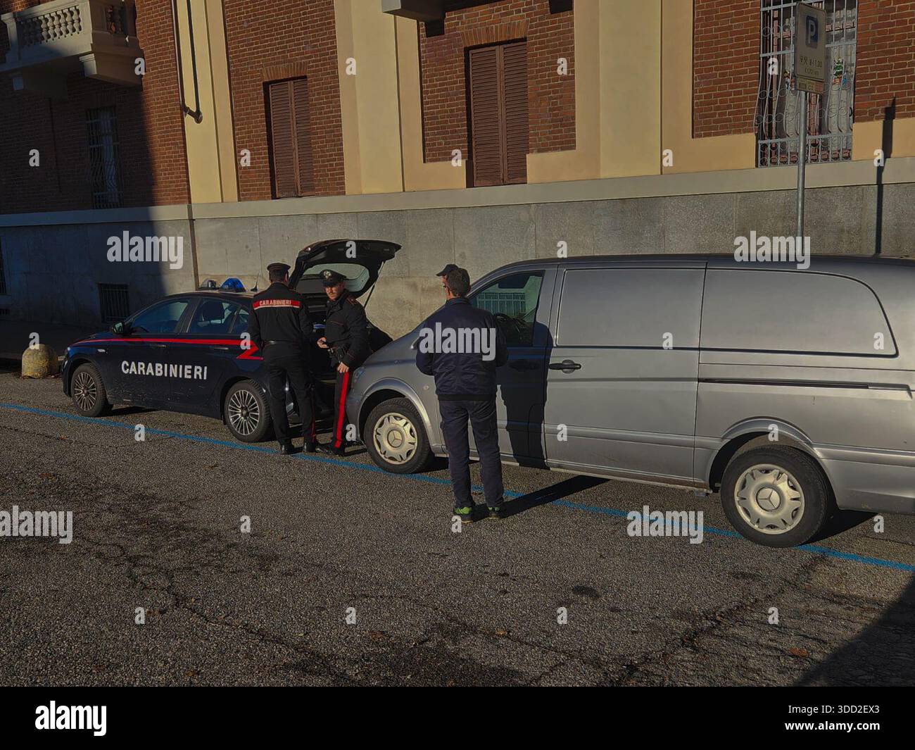 The alarm was raised at the Osi Ghia plant in Corso Dante by friends ...