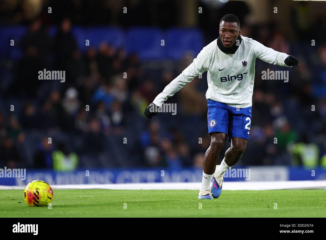 London, England, 27th December 2025. Moisés Caicedo of Chelsea warms up ...