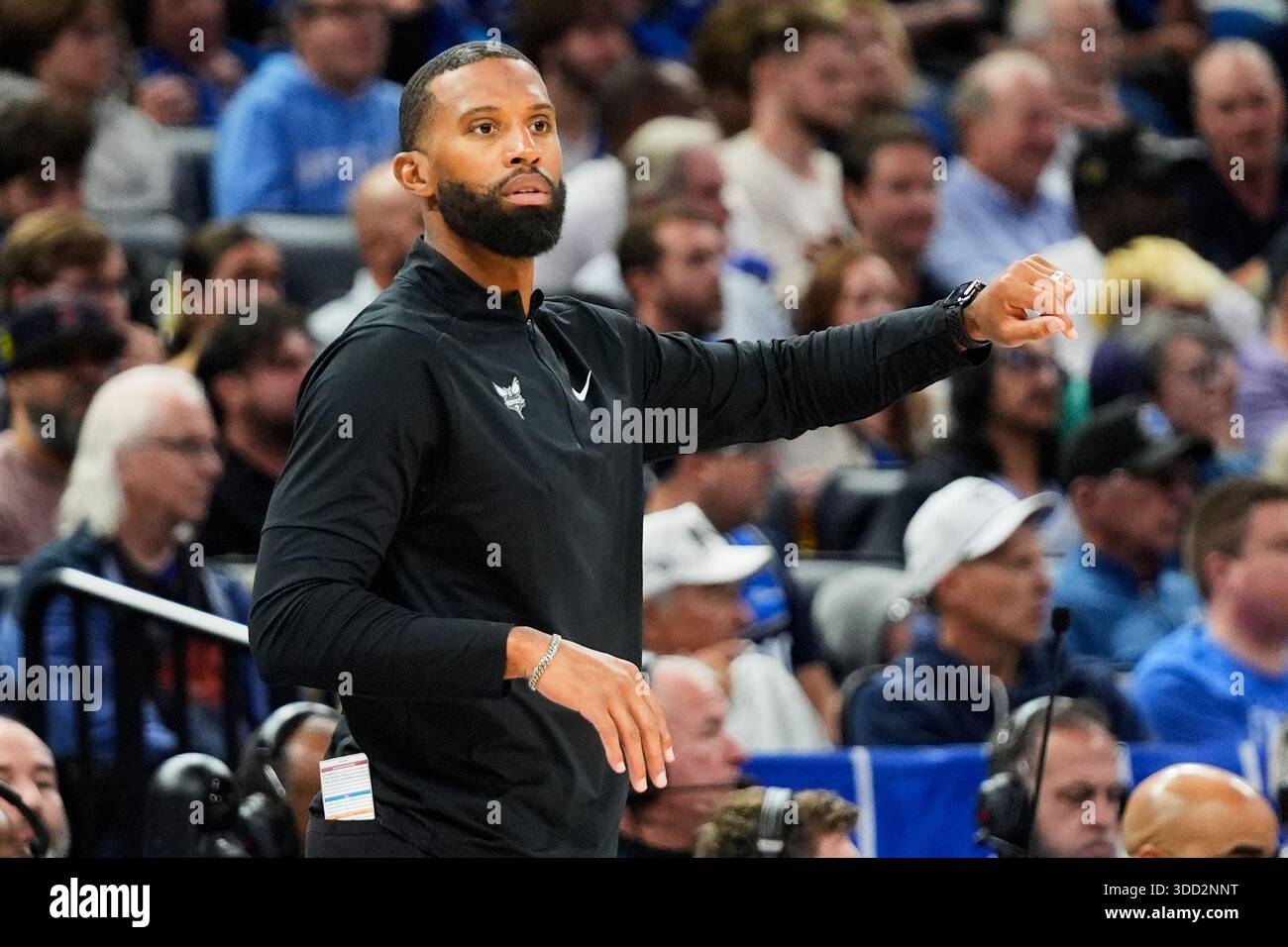 Charlotte Hornets Head Coach Charles Lee directs his team against the ...