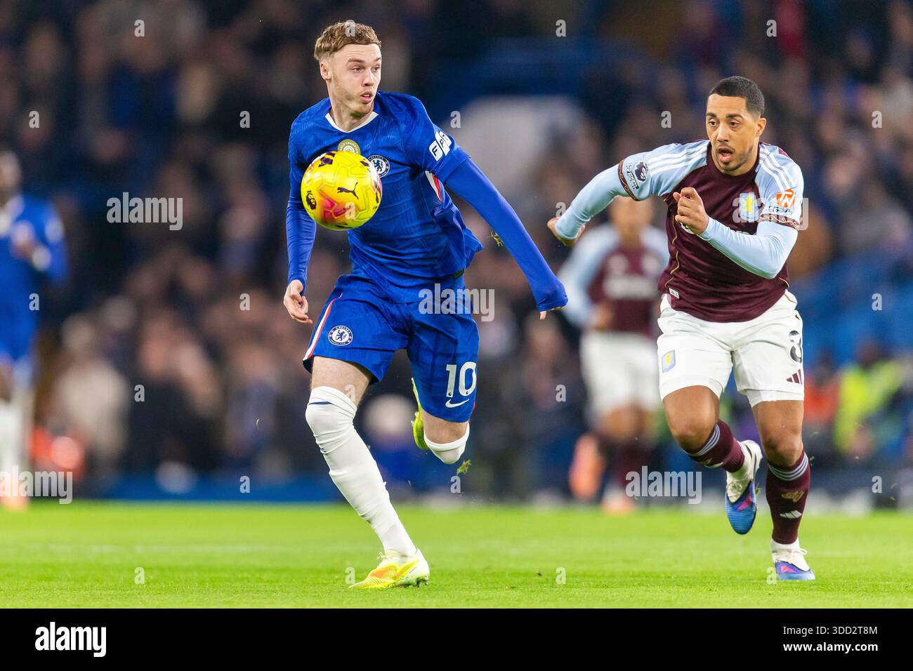 Cole Palmer of Chelsea and Youri Tielemans of Aston Villa battle for ...