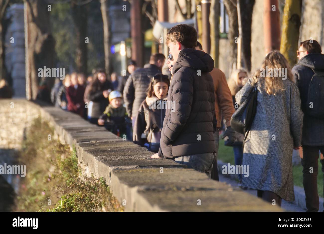 Clear skies return, and numerous tourists wander through the ...