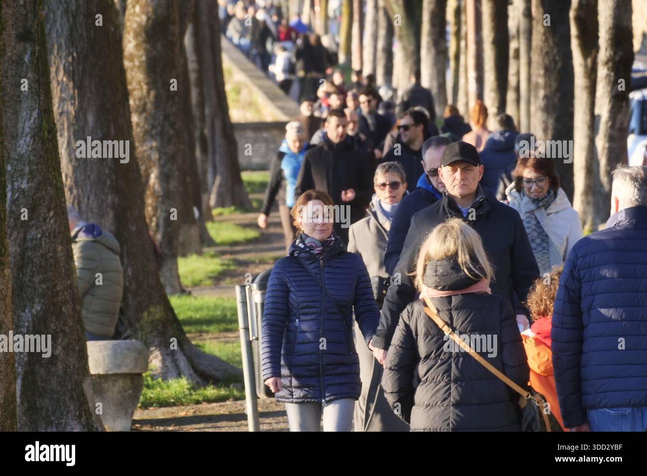 Clear skies return, and numerous tourists wander through the ...