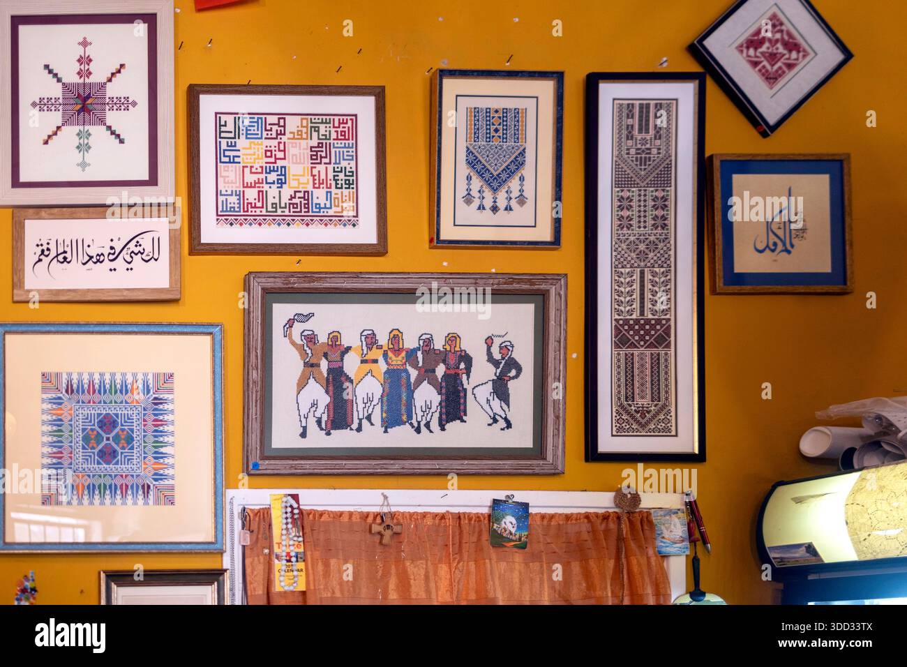Palestinian embroidery history hi-res stock photography and images - Alamy