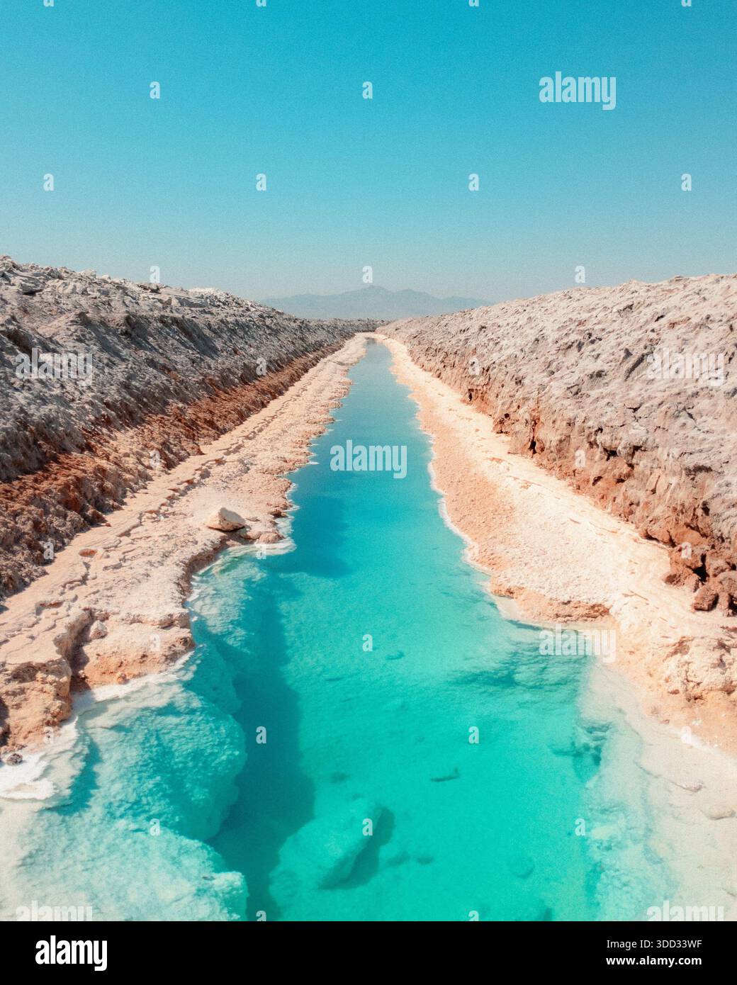 Bristol Dry Lake salt evaporation channel with clear blue water in ...