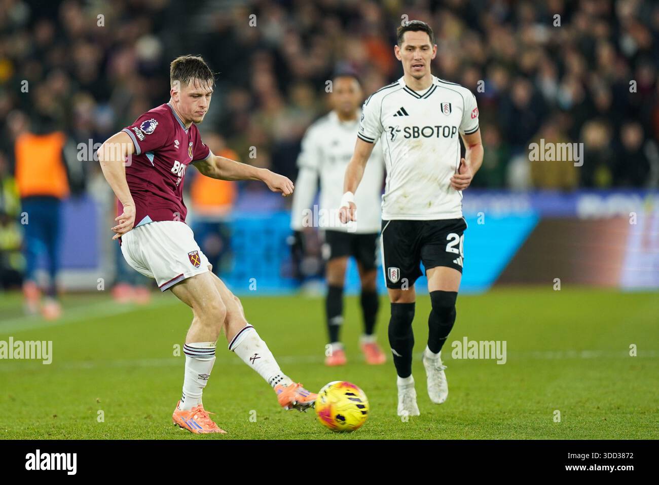 Oliver Scarles of West Ham United under pressure from Saša Lukić of ...