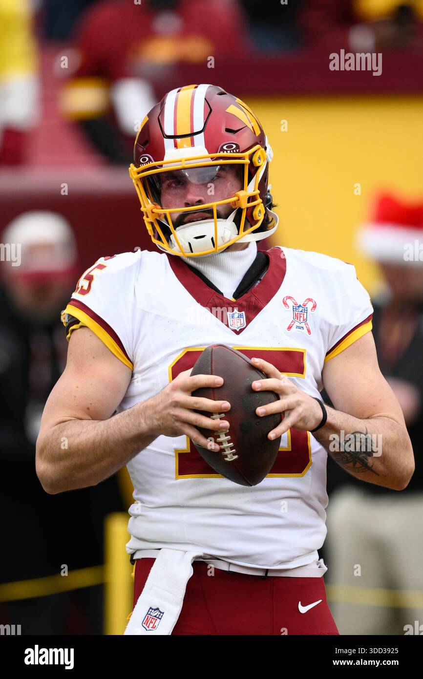 Washington Commanders quarterback Sam Hartman (15) warms up before an ...