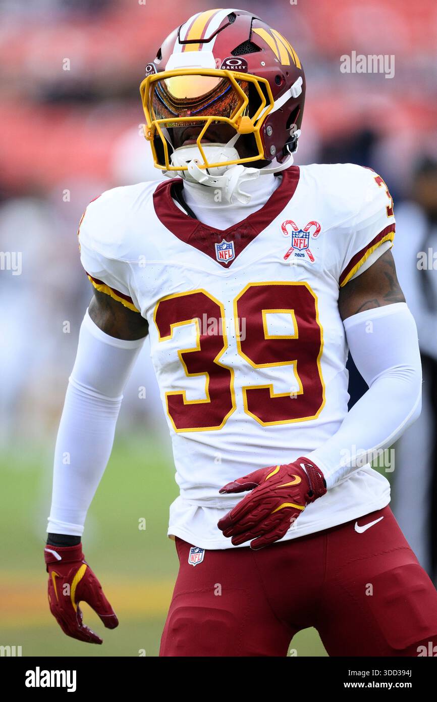 Washington Commanders safety Jeremy Reaves (39) warms up before an NFL ...