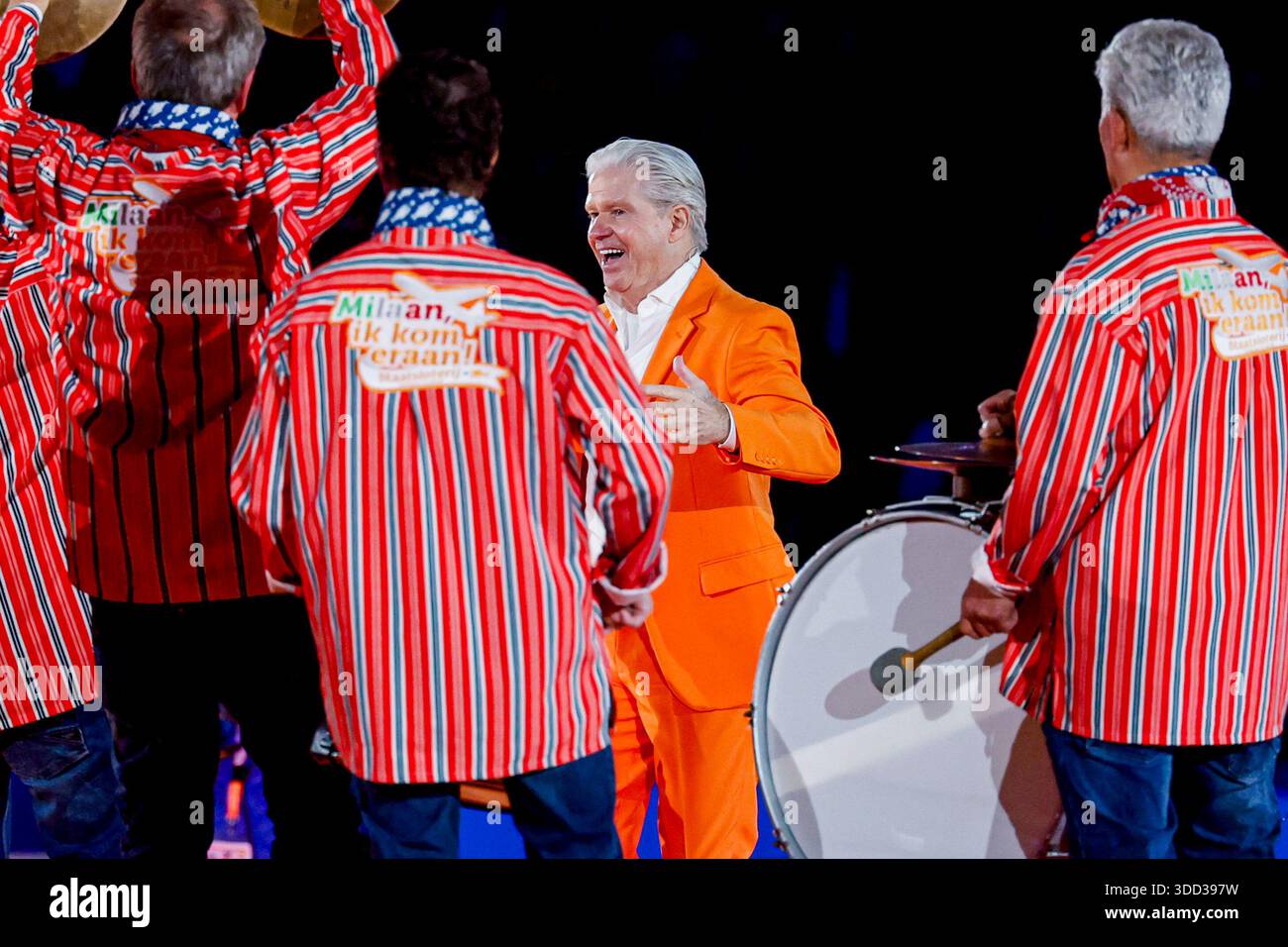 Singer Dries Roelvink of the Netherlands and Dweilorkest Kleintje Pils ...