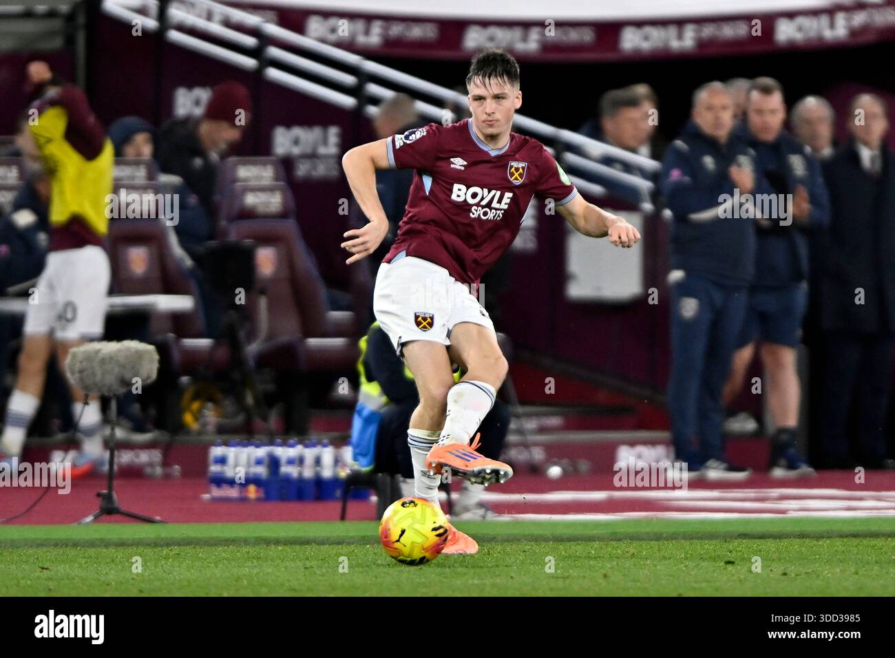 London UK 27th Dec 2025 Oliver Scarles (West Ham) during the West Ham ...