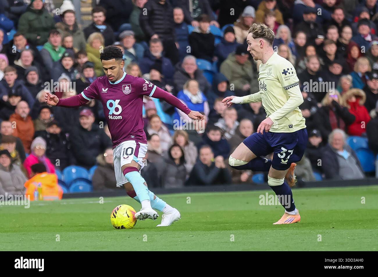 Marcus Edwards takes on James Garner during the Premier League match ...