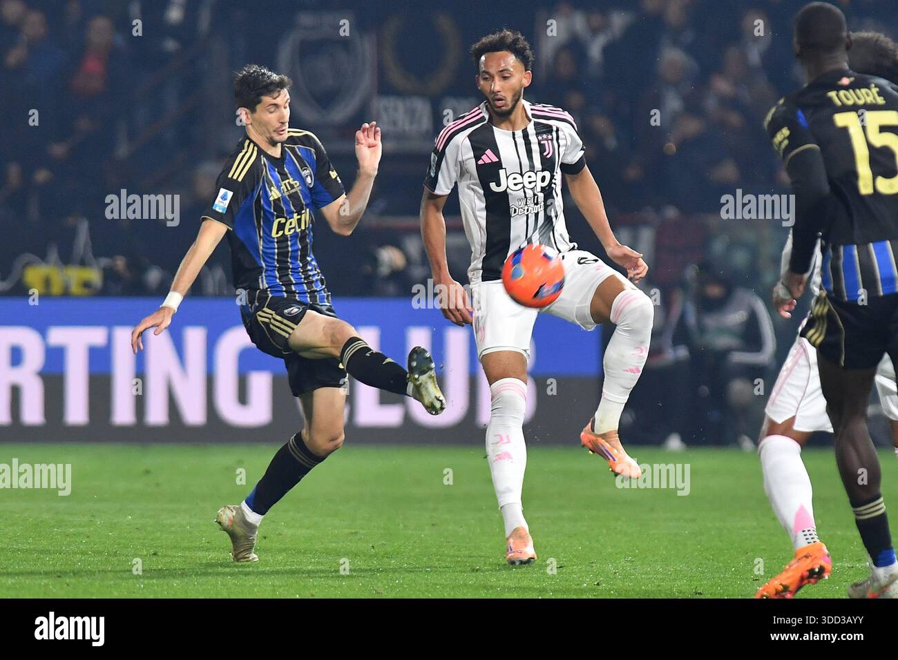 Stefano Moreo (Pisa) Lloyd Casius Kelly (Juventus) during Pisa SC vs ...