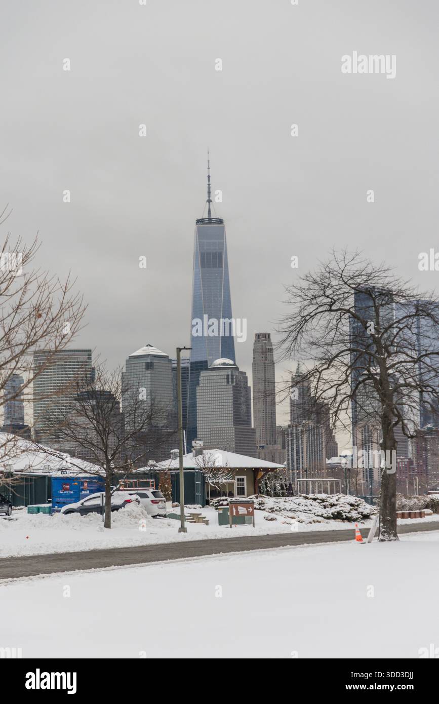View of the Manhattan skyline in New York City after a heavy snowstorm ...
