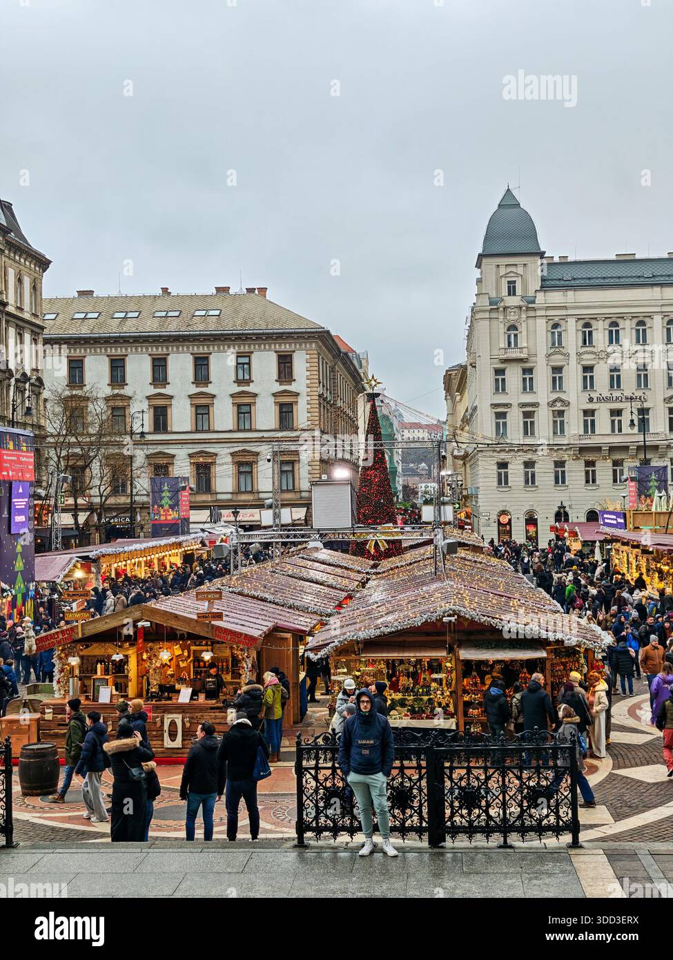 Budapest hungary december 2025 people hi-res stock photography and ...