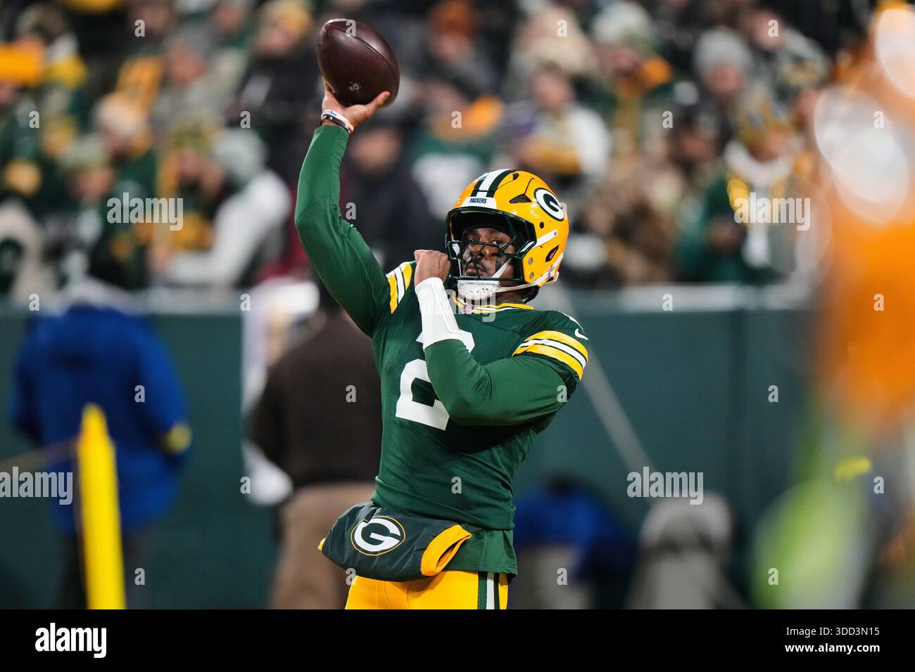 Green Bay Packers quarterback Malik Willis warms up before an NFL ...