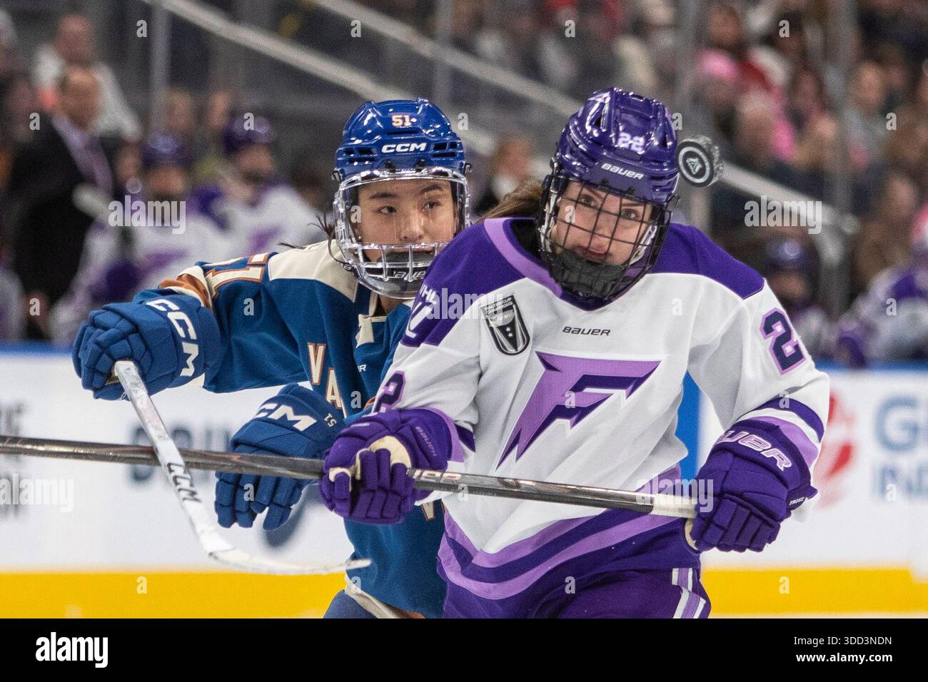 Minnesota Frost Natalie Buchbinder (22) battles Vancouver Goldeneyes ...