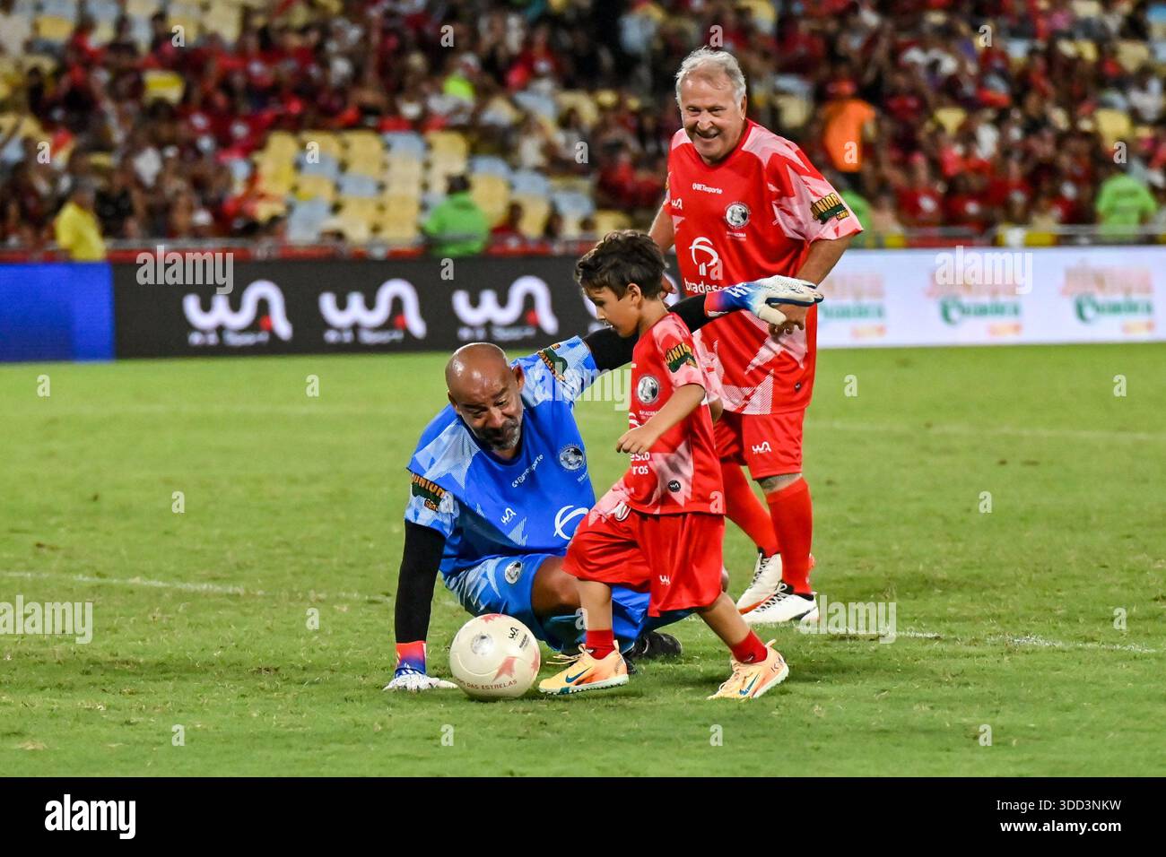 RIO DE JANEIRO, RJ - 27.12.2025: JOGO DAS ESTRELAS E ARTISTAS - All ...