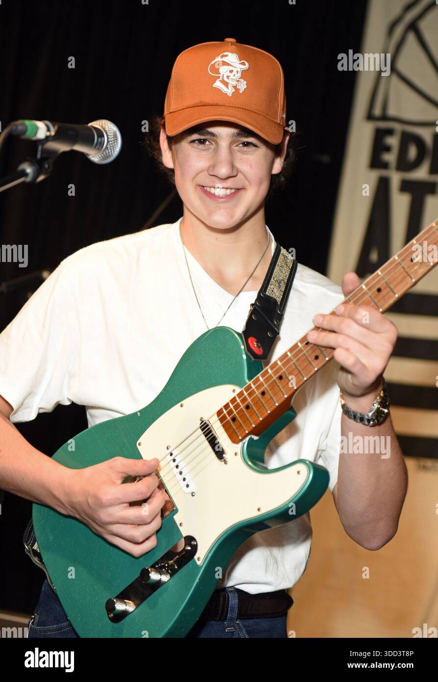 Rocco Gorelik on stage for Rocco Gorelik in Concert, Eddie's Attic ...