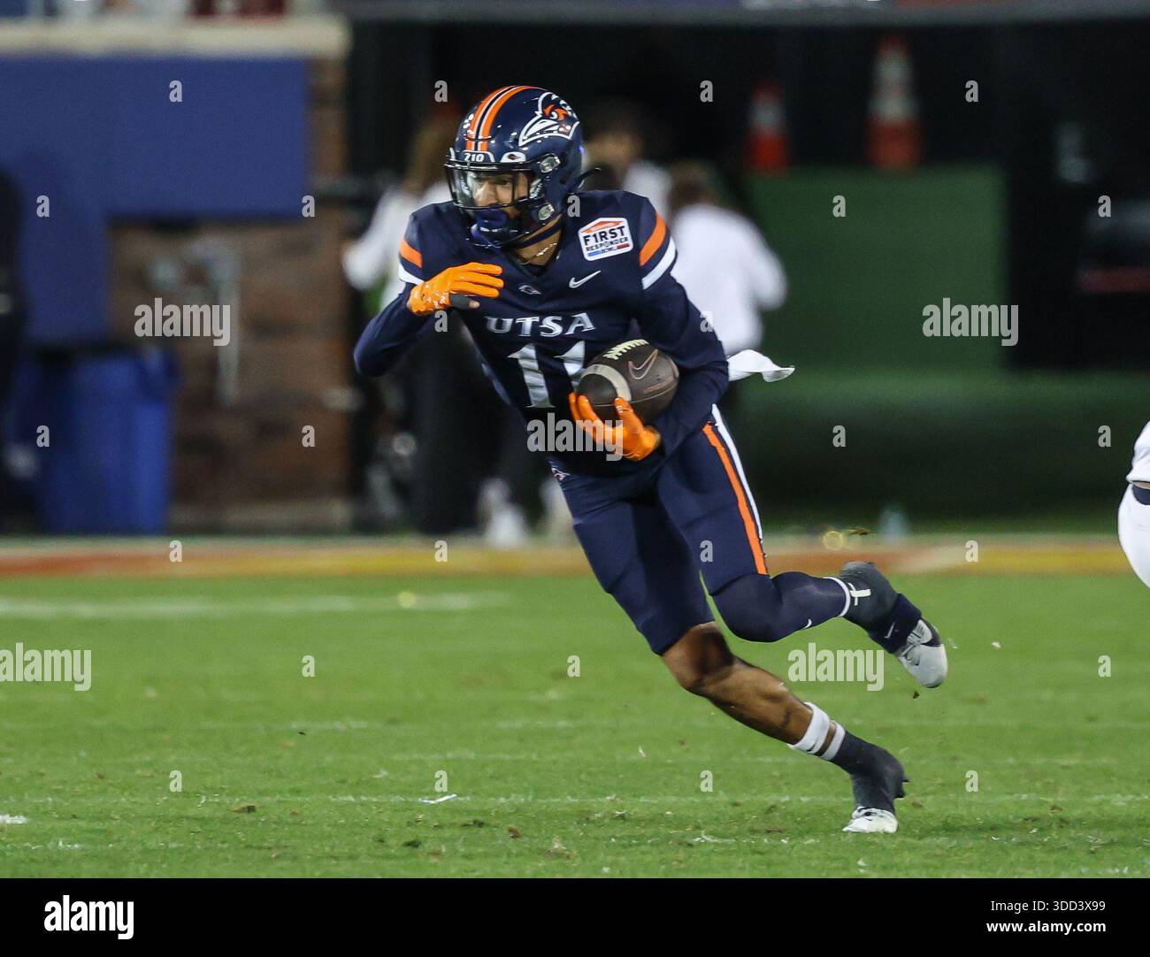 December 26, 2025: UTSA's DJ Allen Jr. (15) runs with the ball during ...
